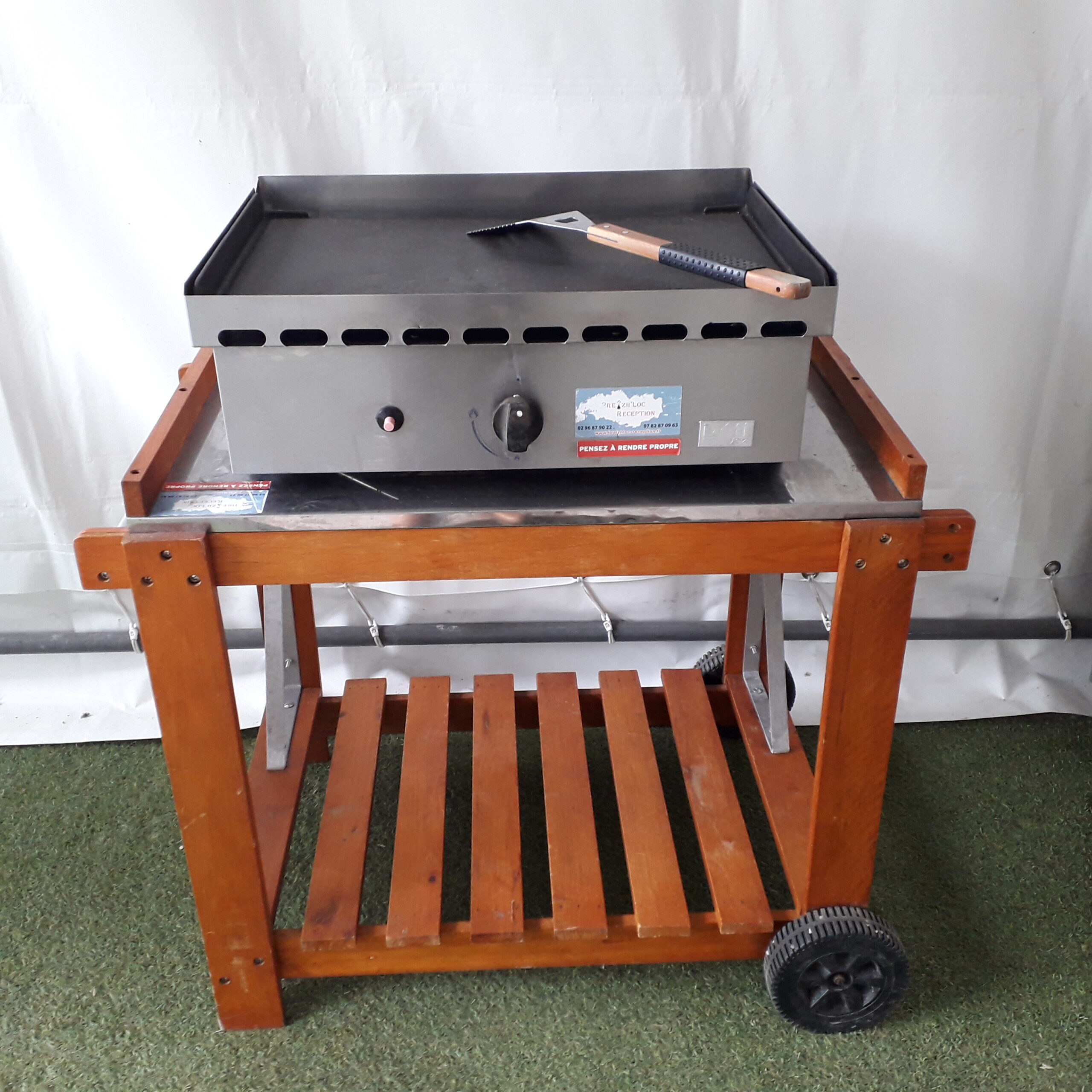 Plancha au butane 60x45cm avec table inox - Breizh'Loc reception